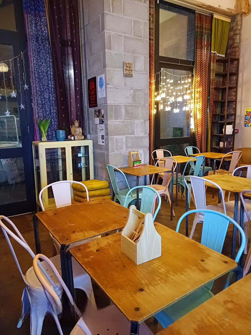 Deli-Lama Wholefood Shop & Café Reviews & Info // Vivovega